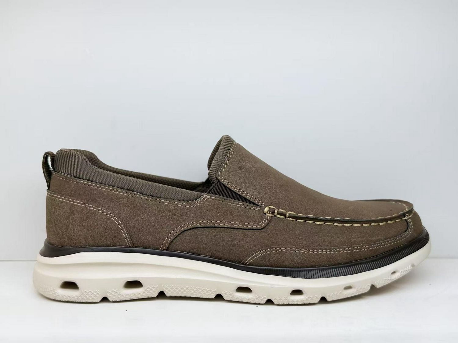 Click here for Chaps Mens Casual Sneakers 9 prices