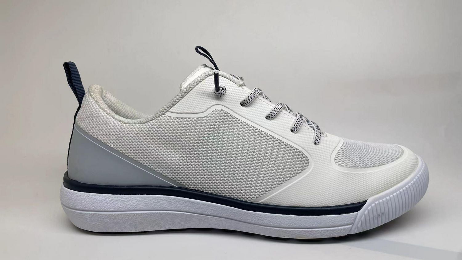 Click here for Chaps Mens Casual Sneakers 10 prices