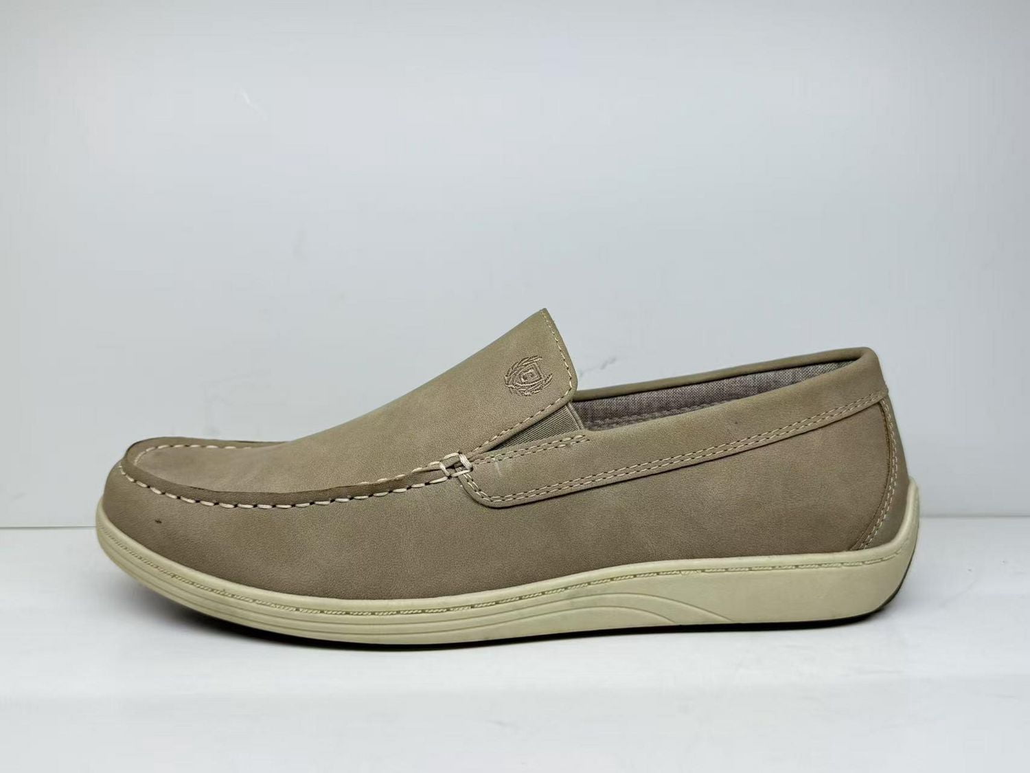 Click here for Chaps Mens Casual Sneakers 8 prices