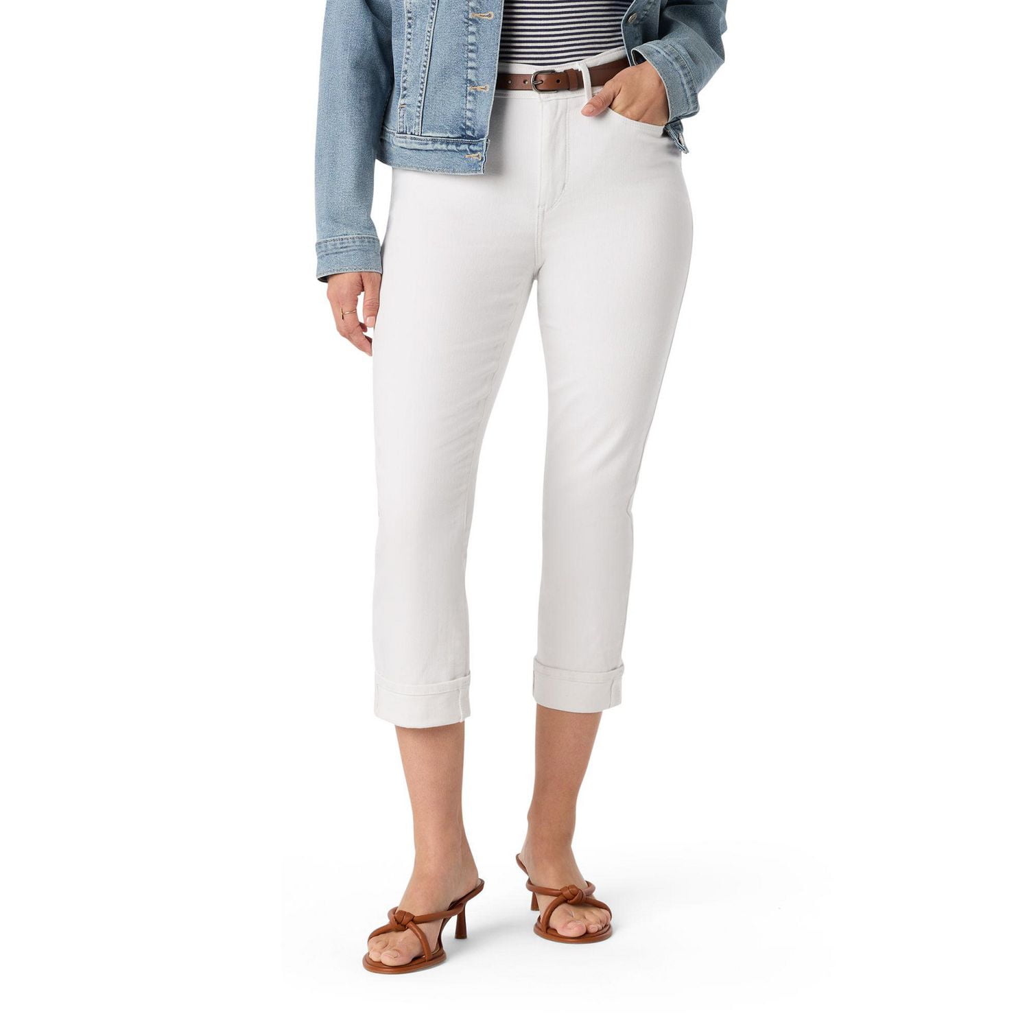 Click here for Levi Strauss Signature Womens Mid Rise Capri 2 prices