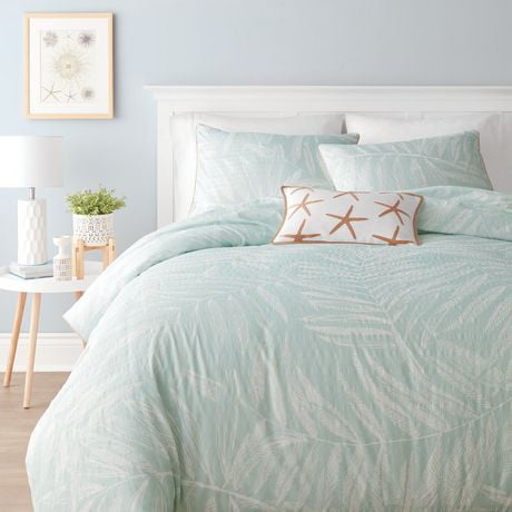 Click here for Hometrends 4 Piece Duvet Cover Set King Aqua King prices