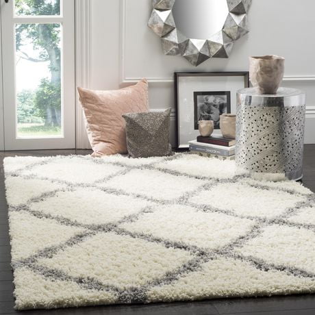Click here for Safavieh Dallas Logan Geometric Shag Area Rug Ivor... prices