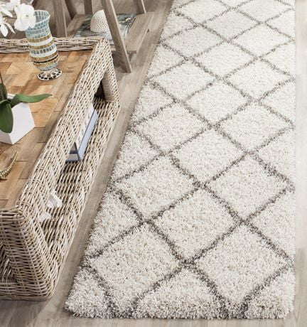 Click here for Safavieh Hudson Amias Geometric Shag Area Rug Ivor... prices