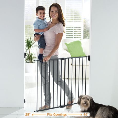Munchkin Push to Close Extending Metal Gate | Walmart Canada