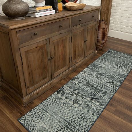 Click here for Mohawk Prismatic Prale Grey Accent Rug Grey 2 Ft.... prices