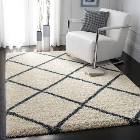 Click here for Safavieh Hudson Amias Geometric Shag Area Rug Ivor... prices