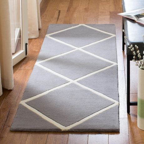 Click here for Safavieh Chatham Isaac Geometric Diamonds Area Rug... prices