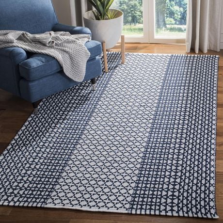 Click here for Safavieh Montauk Cara Geometric Area Rug Navy / Iv... prices