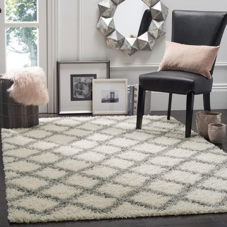 Click here for Safavieh Dallas Jerrie Geometric Shag Area Rug Ivo... prices