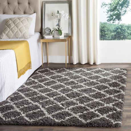Click here for Safavieh Dallas Jerrie Geometric Shag Area Rug Dar... prices