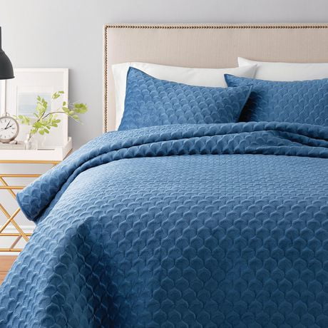 Click here for Hometrends Shells 3Pc - Quilt Set Blue King prices