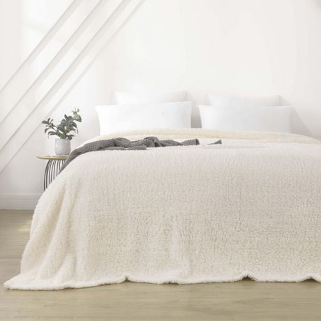 Click here for Hometrends White Sherpa Blanket Queen White Double... prices