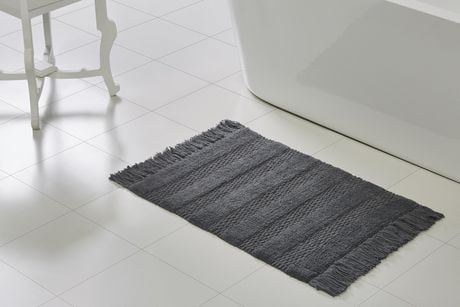 Home Trends 20x30 Horizontal Fringe Bath Rug - Walmart.ca