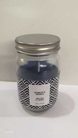 BUBBLES & BERRIES Fragranced Candle | Walmart Canada