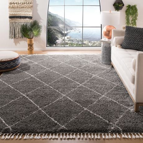 Click here for Safavieh Moroccan Fringe Alastar Geometric Shag Ar... prices