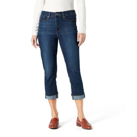 Signature by Levi Strauss & Co.™ Women's Mid Rise Capri Jeans | Walmart ...