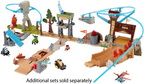 Mattel Disney/Pixar Planes: Fire & Rescue Fire at Fusel Lodge! Track ...